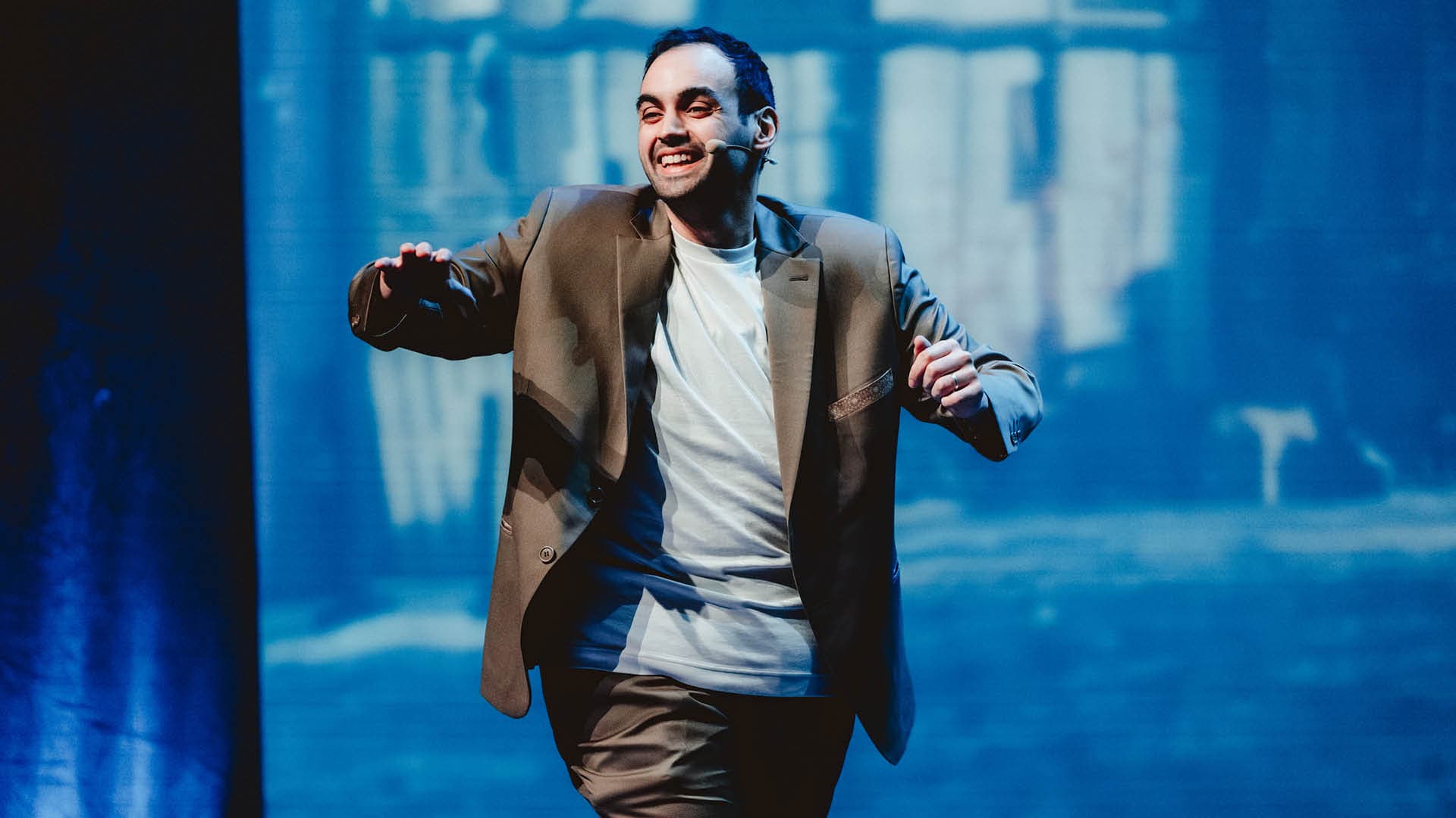 Kamal Kharmach, Mag Ik Even? 2025 | Tickets | Stadsschouwburg Antwerpen